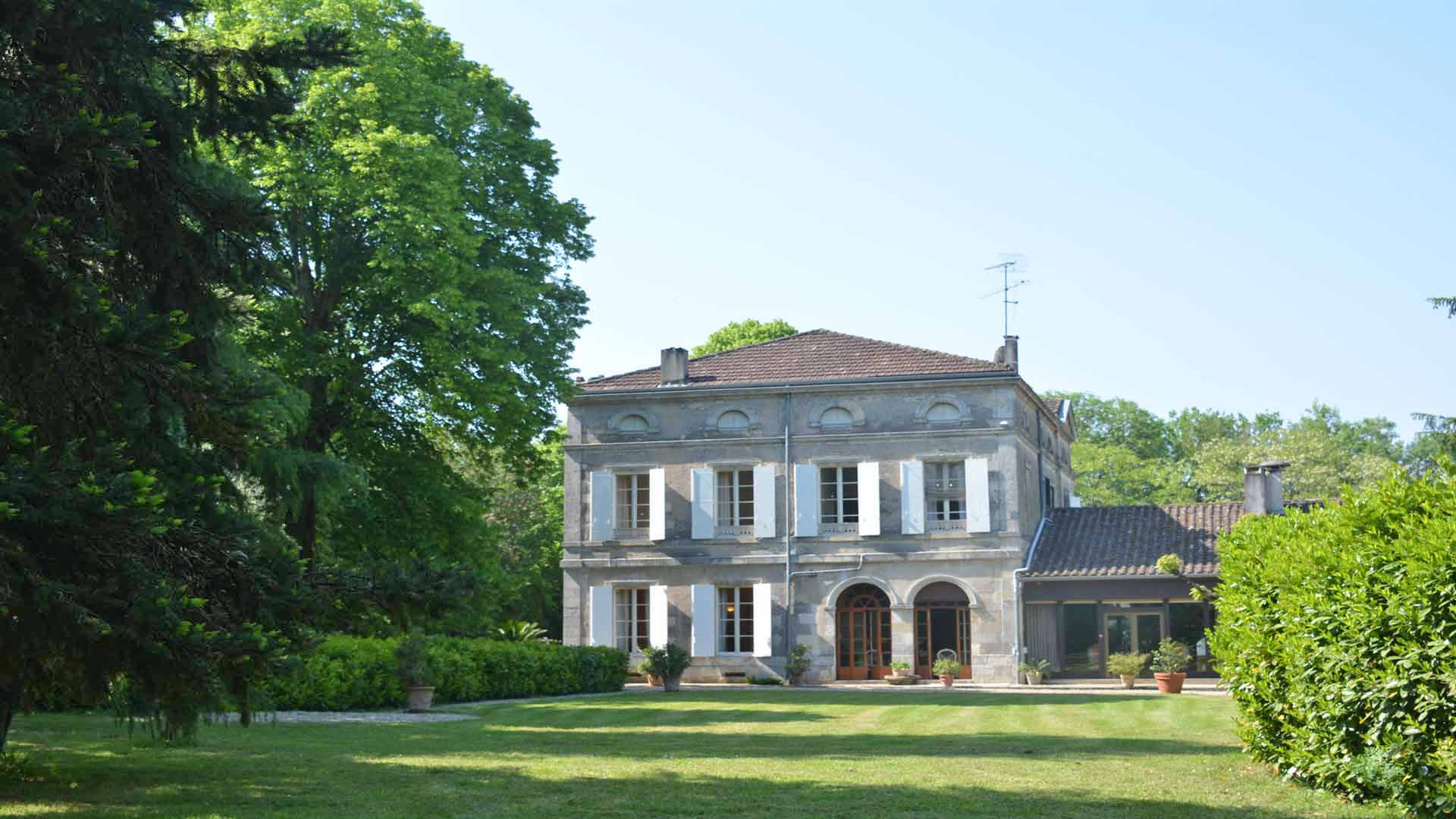 MAISON BOURGEOISE du XIX° de 500m2 avec tout confort au milieu d'un ...